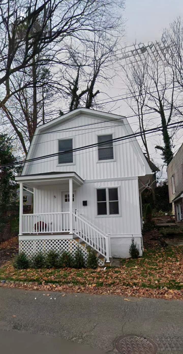 Modern 2br Millburn Home For Families & Commuters - Chatham, NJ