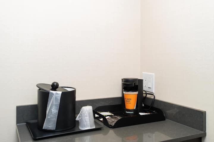 Deluxe 2 Queen | Wyndham Fallsview | Urban Ease - Niagara Falls