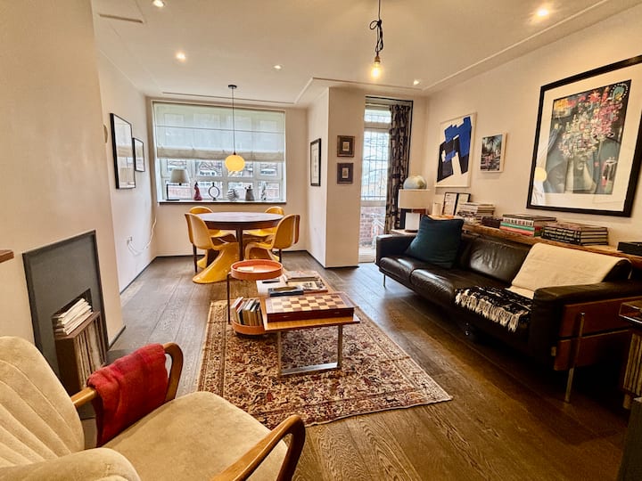 Stylish Architect Designed 2 Bed Free Parking - London