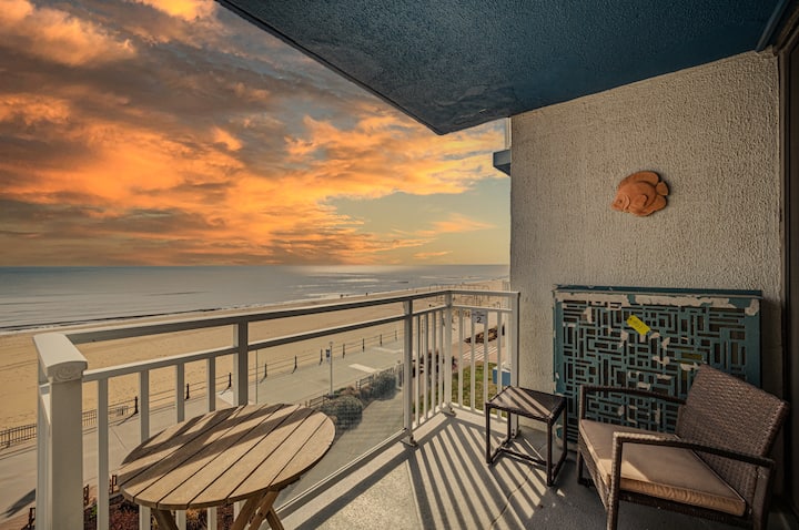 Virginia Beach Oceanfront Condo With Balcony - First Landing Beach, VA