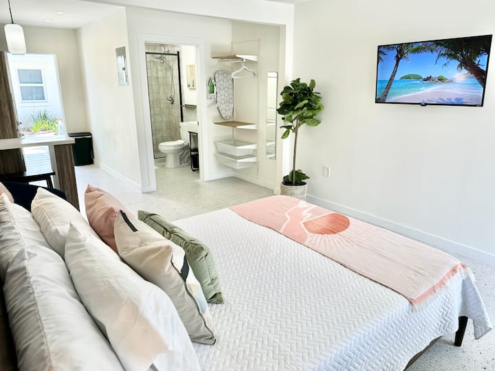 Charming Studio In Delray Beach 2 - Pool - Highland Beach, FL