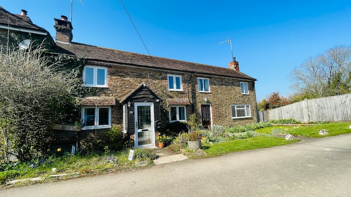 “The Holiday” Style Country Cottage - Horsham, UK