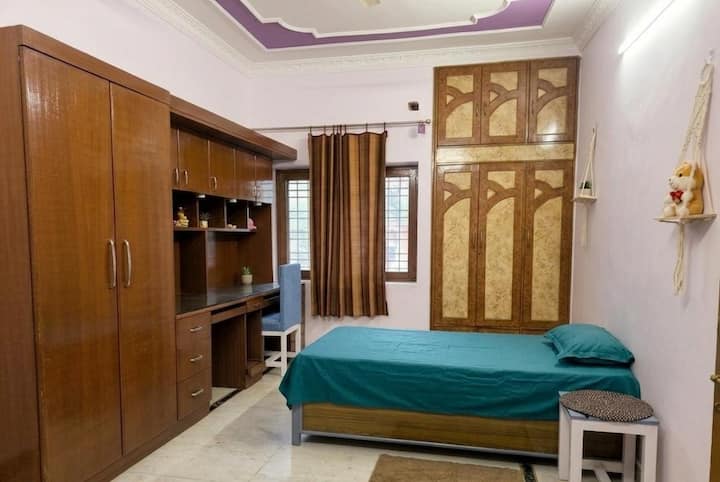 Live It Up | Entire 2bhk In Gomti Nagar, Lucknow - Lucknow