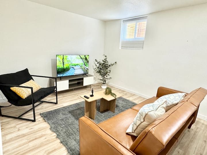 New And Modern 1bed/1bath- King Bed - Free Parking - Ankeny, IA