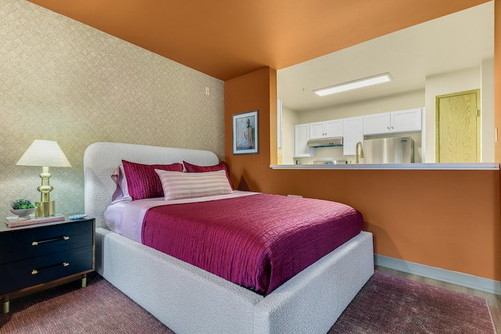 Belltown Stay | Rooftop Views, Walk To Pike Place - Seattle, WA