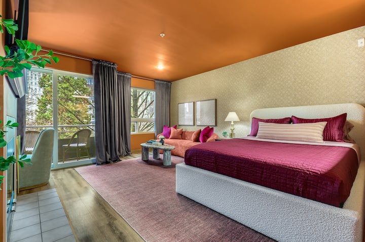 Belltown Stay | Rooftop Views, Walk To Pike Place - Seattle, WA