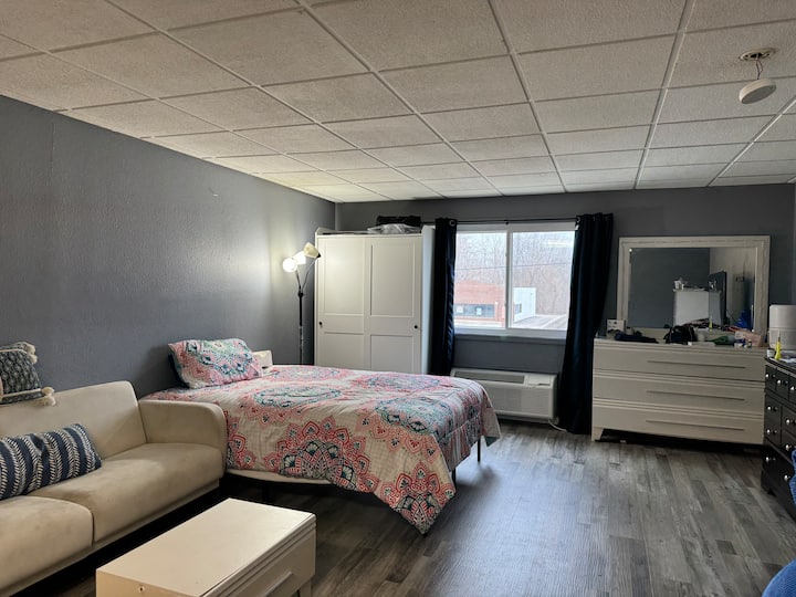 Gurnee Motel 
3732 Grand Avenue
Gurnee Il 60031 - Waukegan, IL