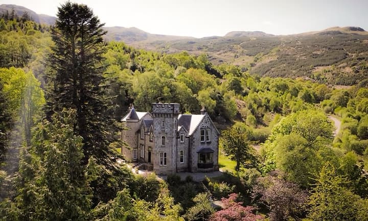 Luxury Castle Retreat With Loch & Mountain Views - Arrochar