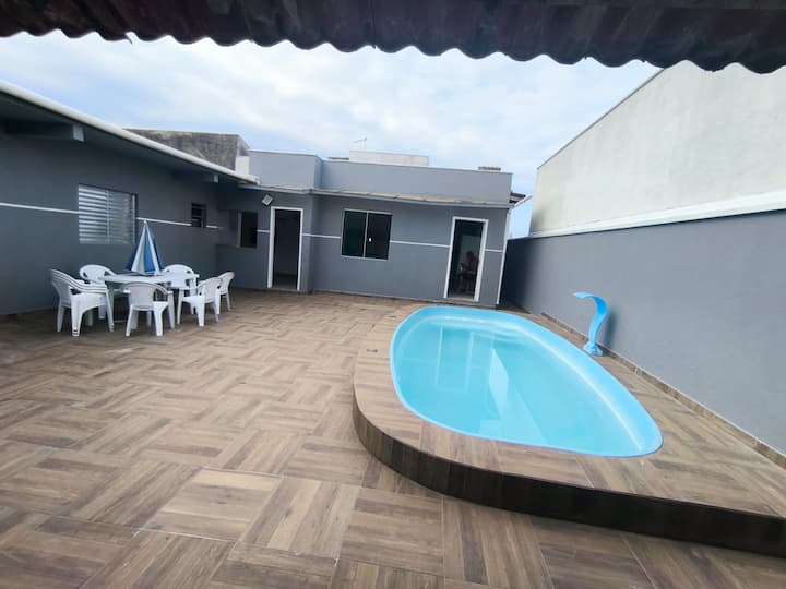 Casa Em Guaratuba Com Piscina Próximo A Praia - Guaratuba