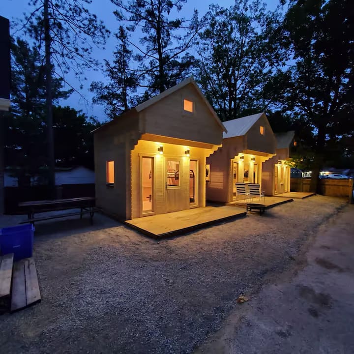 Cozy Mini Bunkie At Wasaga Beach - Wasaga Beach