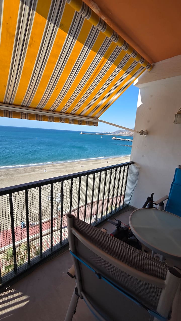 ¡Primera Línea De Playa En Almería! - Almería