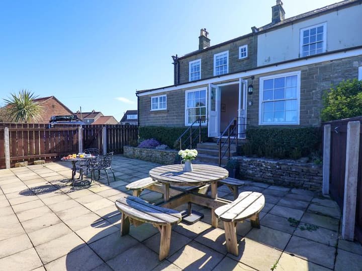 Annie's Place (Sneaton No 2, Couple's Retreat) - Sandsend