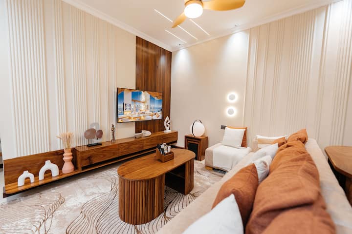 Brown Premium 2br Designer Apt | 3 Beds | Sleeps 6 - Tanzanie