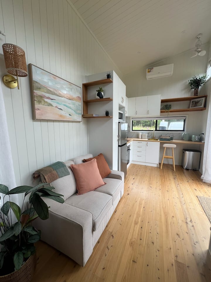 Tiny Home Escape At Lucky Stars Animal Sanctuary - Australia
