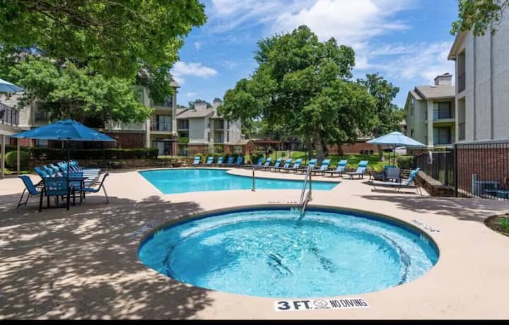 Spacious Dfw Stay | Nice Location In Grand Prairie - Grand Prairie, TX