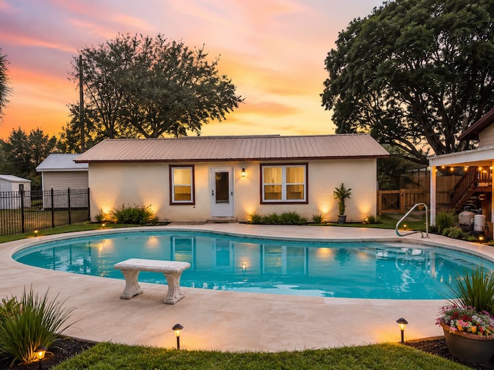 Navarre Poolside Retreat
Boat Friendly - Navarre, FL