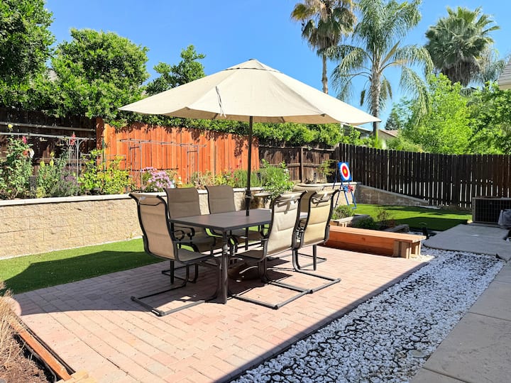 Spacious Entire Home W/ Private Backyard Oasis - Clovis, CA