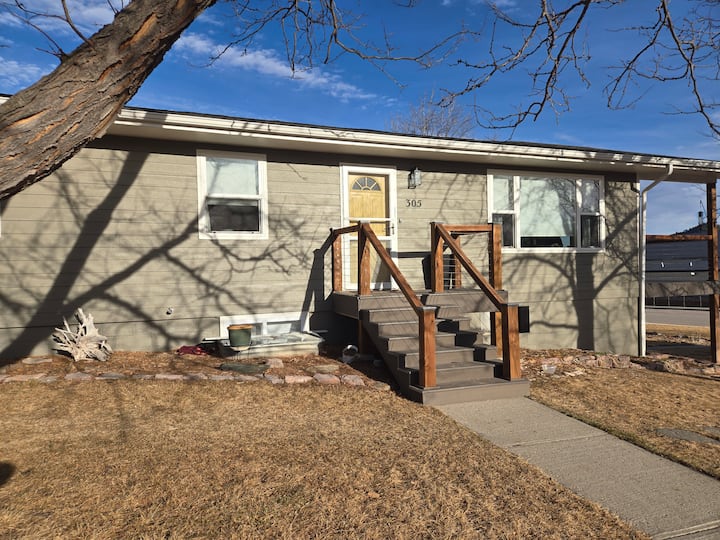 The Yellow Door - Hot Springs, SD