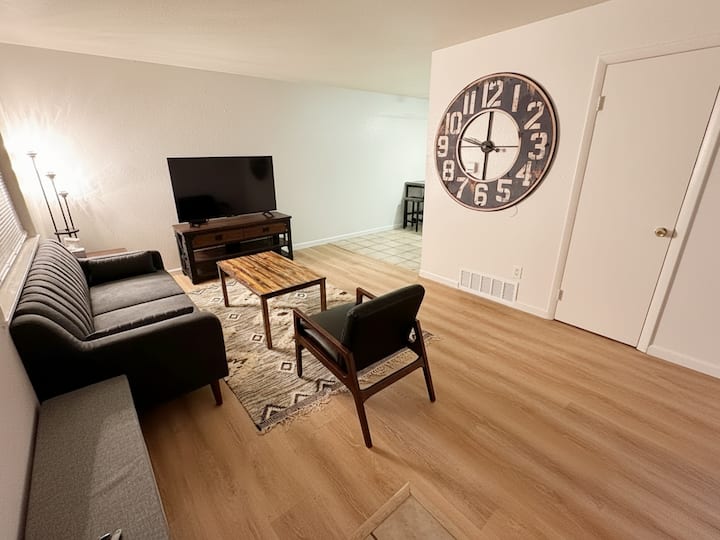 2br Apartment C Near Downtown & Peterson Sfb - Colorado Springs, CO