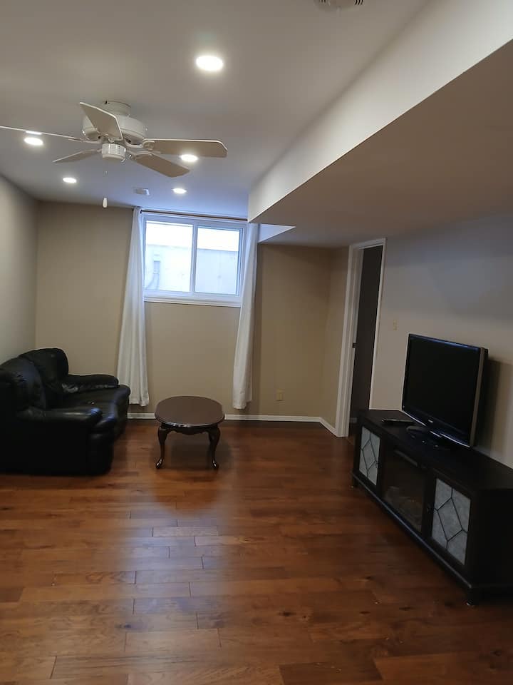 Spacious 2 Br Apartment - Peterborough, ON, Canada