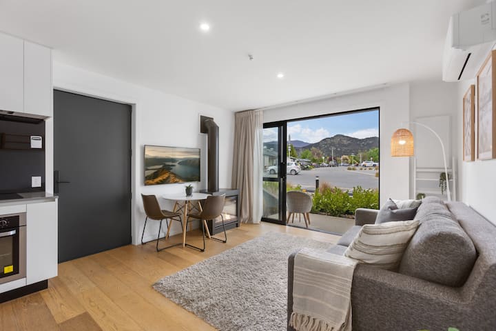 Modern Homely Apartment With River Track Access - Wanaka