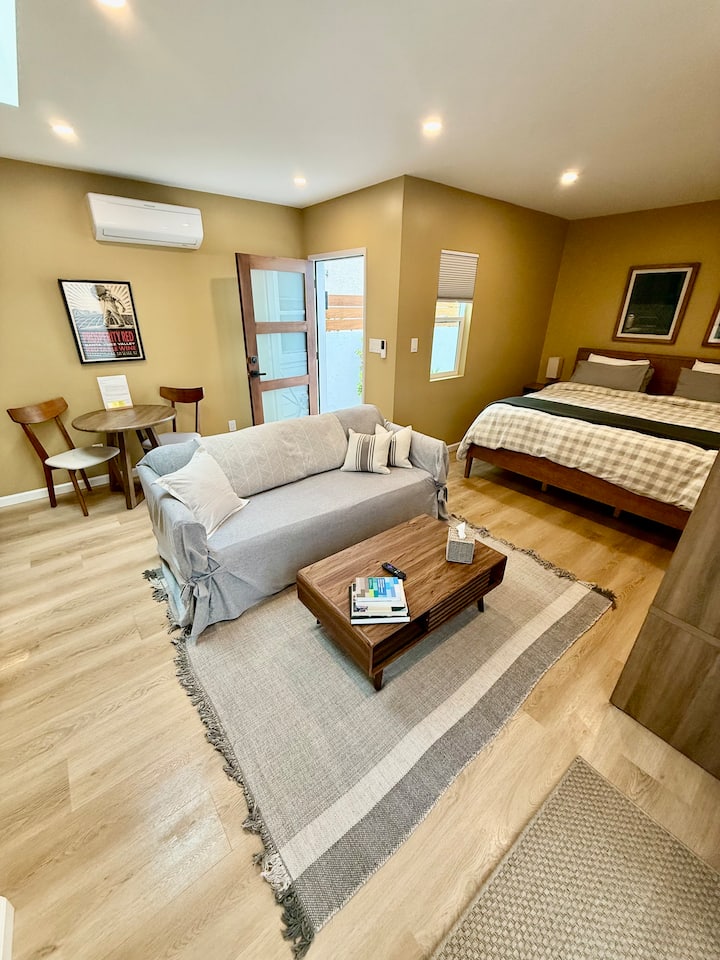 Private Detached Studio | Pet-friendly + Parking - Los Angeles, CA