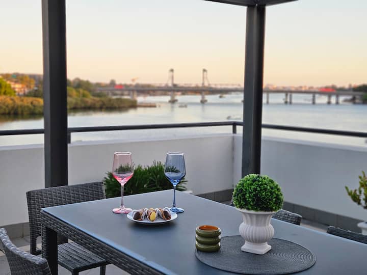 Luxury Bayfront Penthouse| Panoramic Water Views - Ryde