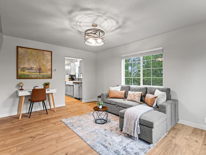 Modern Private Camas Retreat Near Lake & Downtown - Gresham, OR