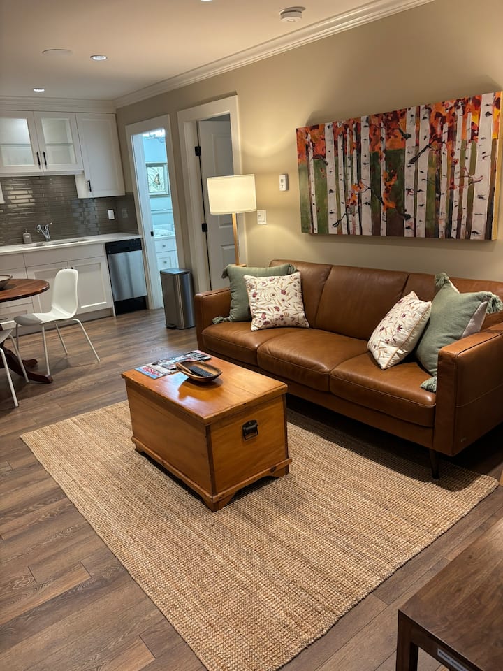 Ambleside Retreat - West Vancouver