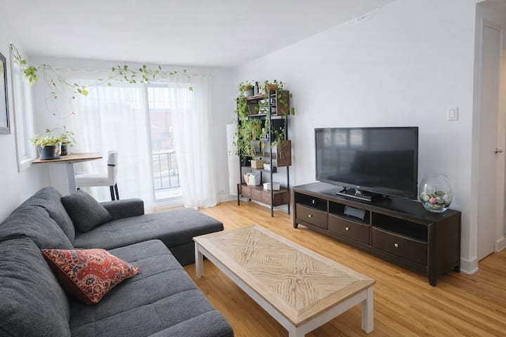 À 2 Pas De Montréal - 5 Personnes + Stationnement - Montréal, QC