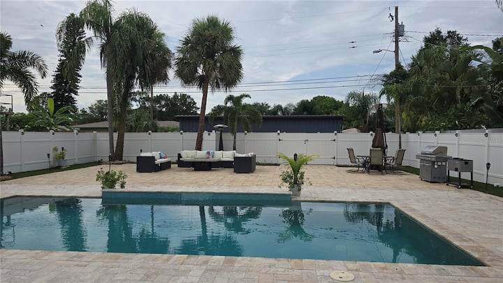 Beach House Minutes Away From Treasure Island - Treasure Island, FL