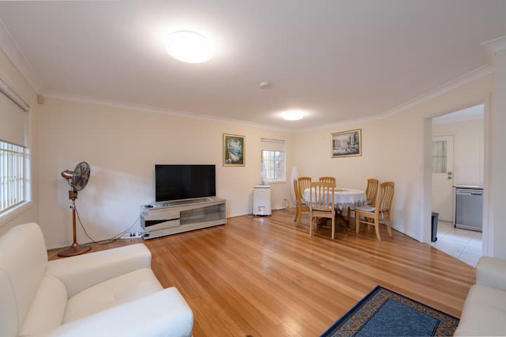 Modern Spacious T/house Near Parramatta W/parking - Parramatta