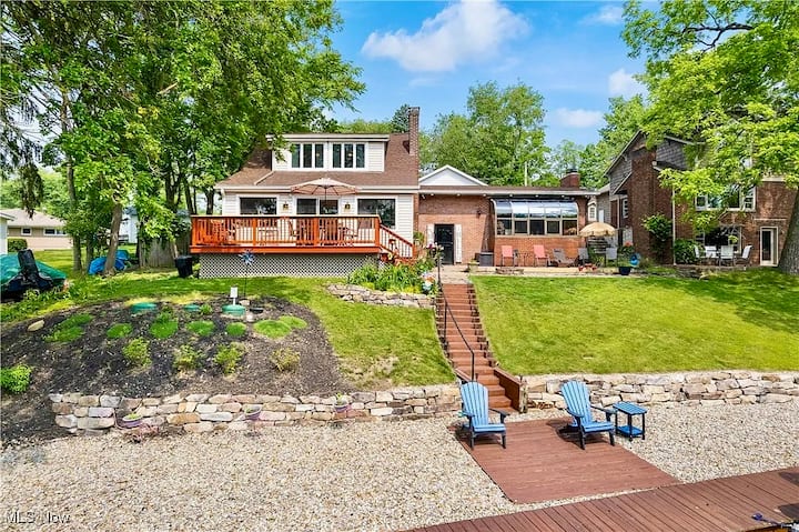 Portage Lakes Getaway - 5 Bedroom Lakefront Home - Portage Lakes, OH
