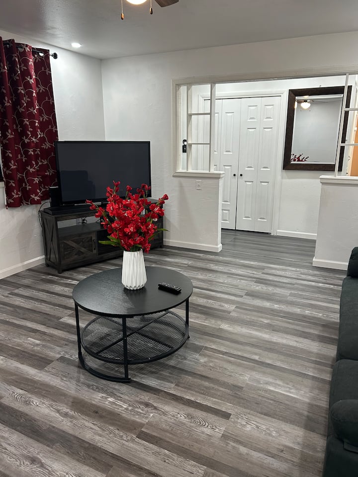 Okc: Modern Comfort, Central, Safe, And Renovated! - Midwest City, OK