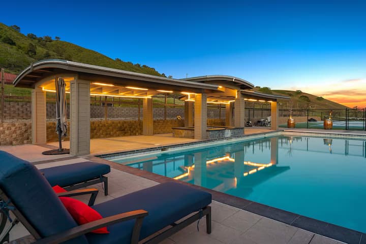 Welcome To Your Wineries Retreat - Tuscany Villa - Morgan Hill, CA