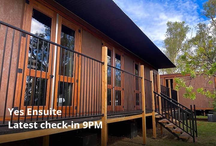 1 Queen Bed (Loft Style) With Bathroom (127b) - Stawell