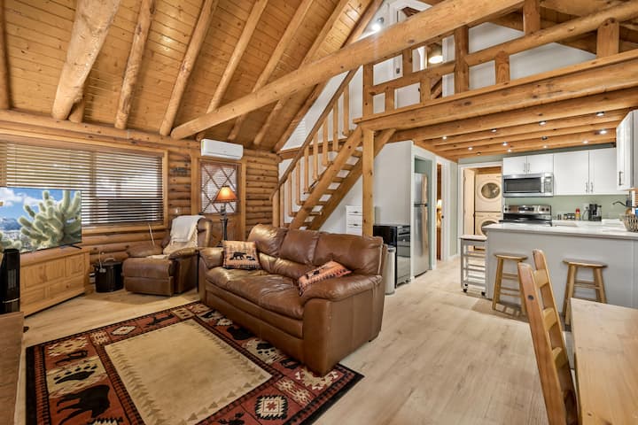 Forest Hideaway Near Sedona | Log + Fire Pit - Munds Park, AZ