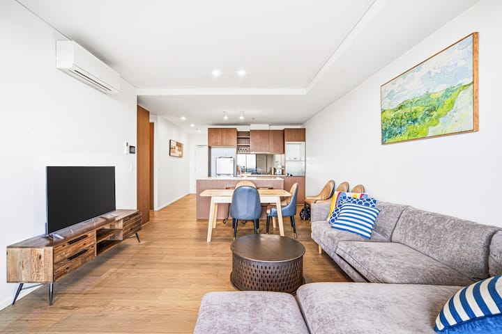 Riverside Elegance | Modern 2br Water Views - Liverpool