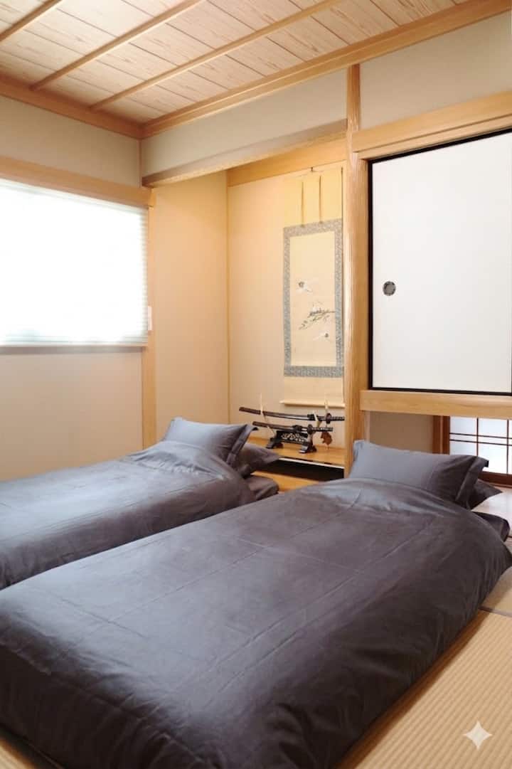 100 Kids Books & 500 Manga | Nara Park | 12 Guests - Nara