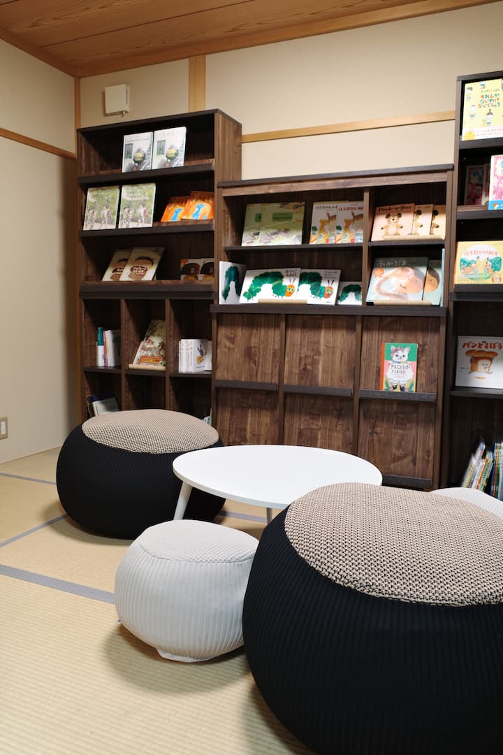 Wakakusa｜世界の絵本と日本の漫画｜奈良公園徒歩3分｜最大12名 - Nara