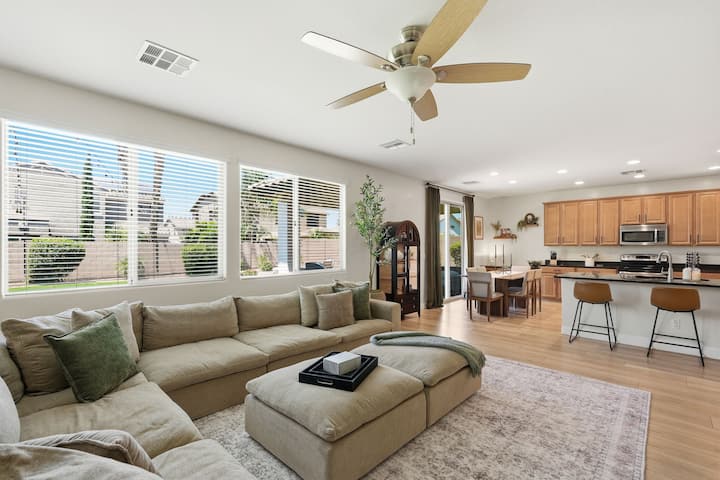 Family 4br Home, 30+ Night Stay-loft, Big Backyard - Gilbert, AZ