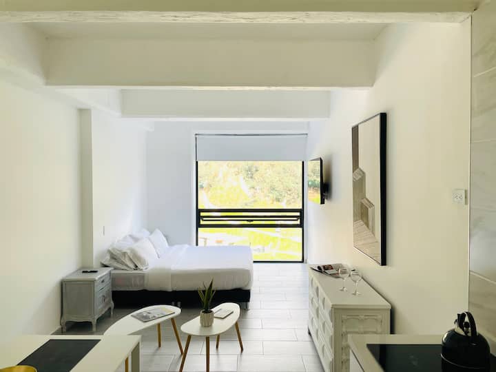 Loft Blanco Cama Queen North Point | Coliving - Bogota