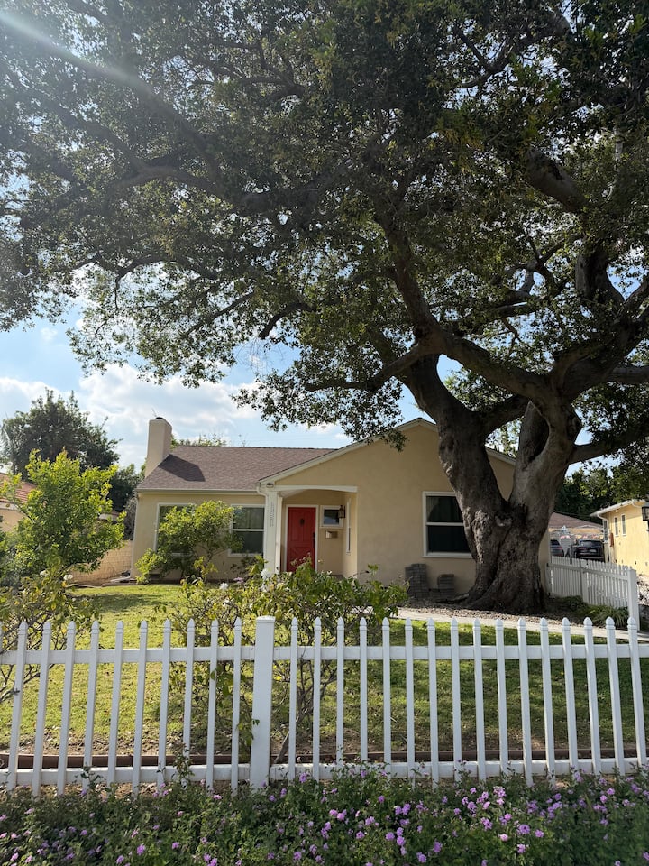 Sunlit Sanctuary In San Gabriel - Pasadena, CA