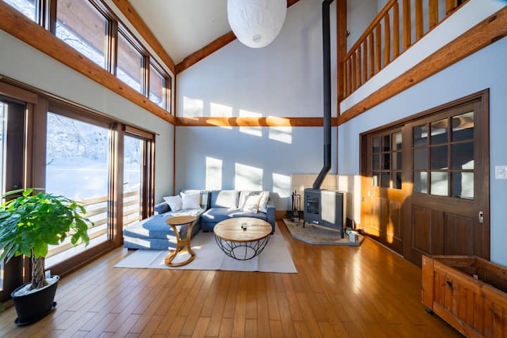 森の中のプライベート空間｜一棟の半分を貸切感覚で滞在 - Myoko