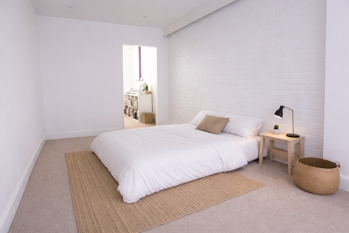 “Creative Studio Stay In Dover | Quiet & Spacious” - Dover