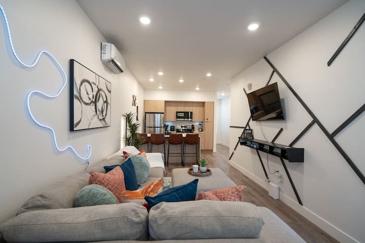 Stylish 2br Townhome Near Airport + Downtown - Salt Lake City, UT