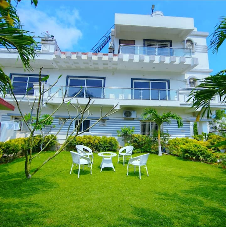 Premium 6bhk Villa Near Beach & Nature - China