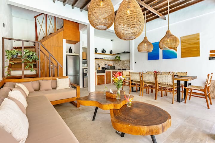 Luxury 4br Tropical Oasis Huge Pool Walk To Beach - Seminyak