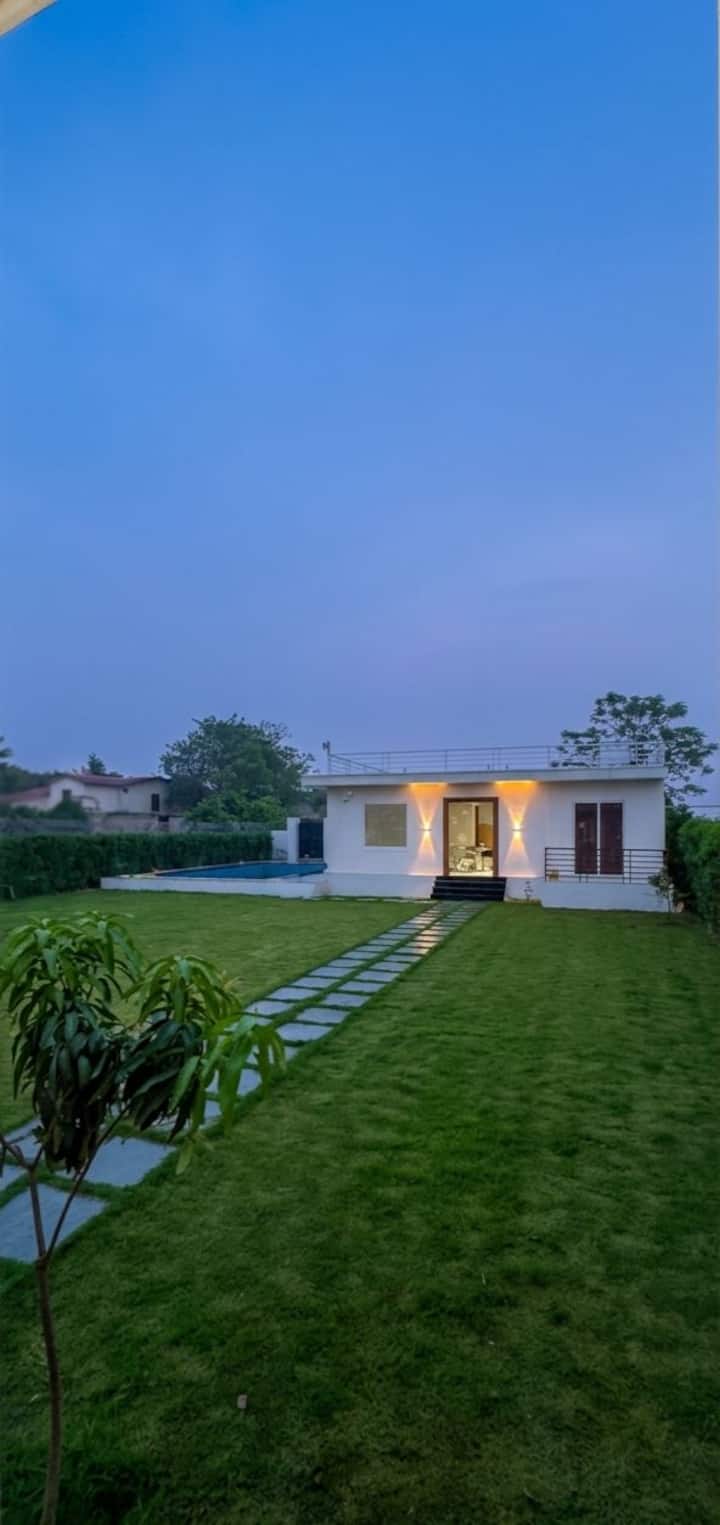 Luxury 3bhk Farmhouse | Private Pool | Party Place - Noida