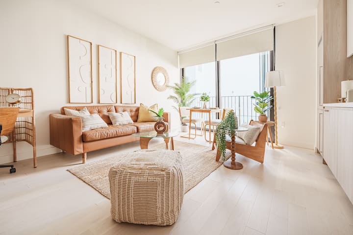 Elevated Santa Monica Retreat With Spa & Wellness - Santa Monica, CA